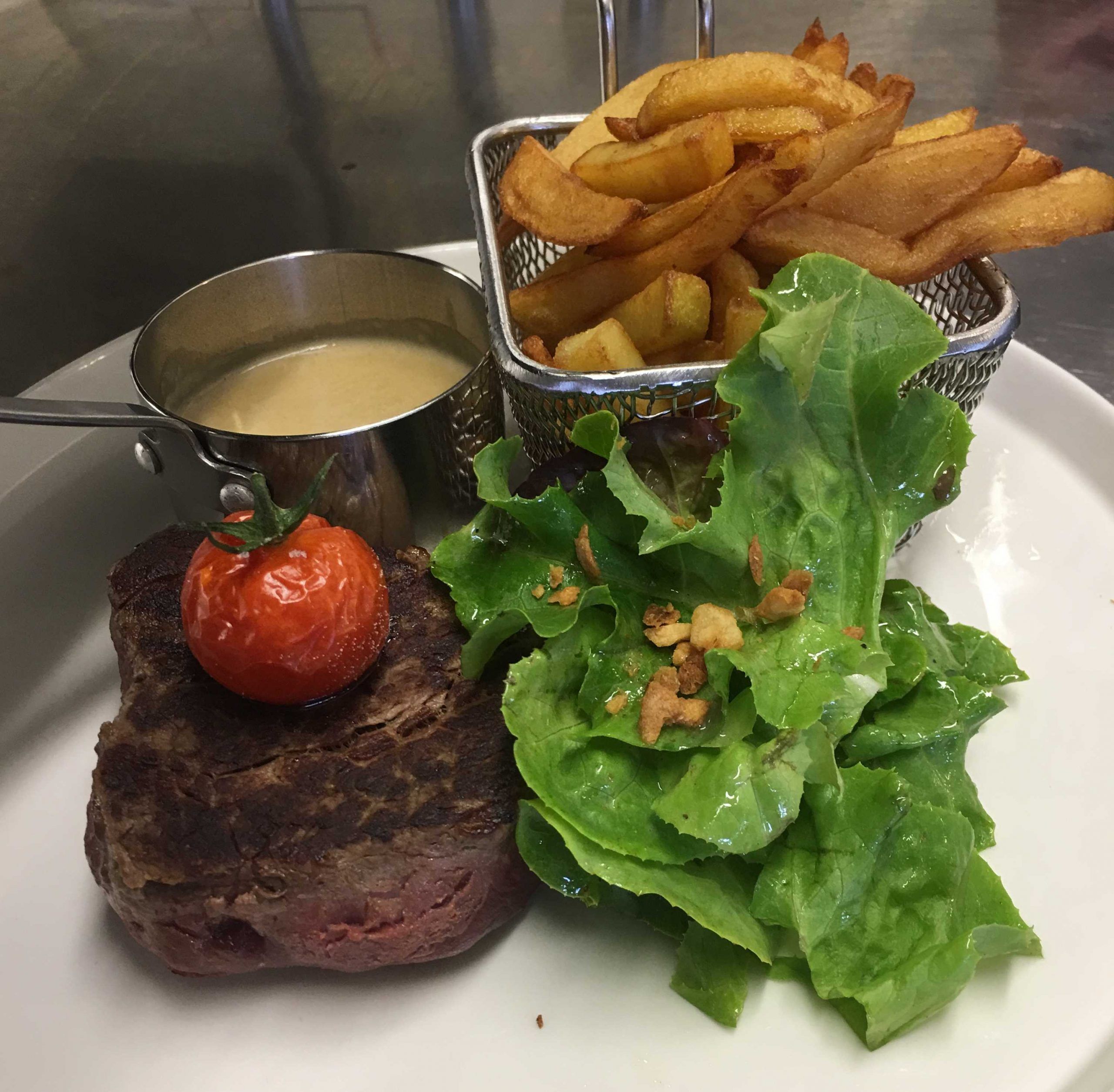 Plat.-Filet-de-boeuf-sauce-au-poivre – Le Clos Deauville Saint-Gatien
